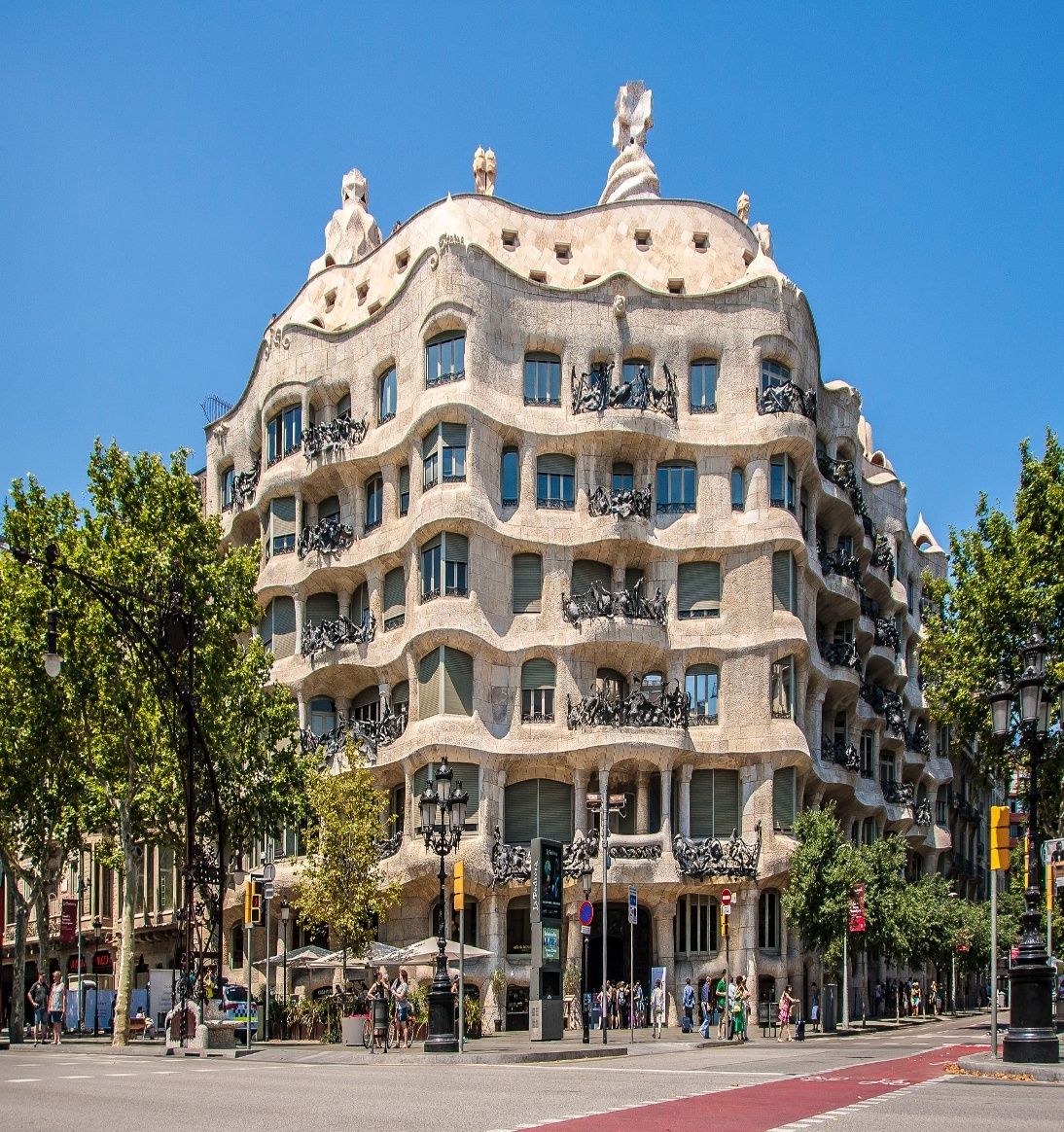 La Pedrera | Principaux sites touristiques de Barcelona | Habitat ...